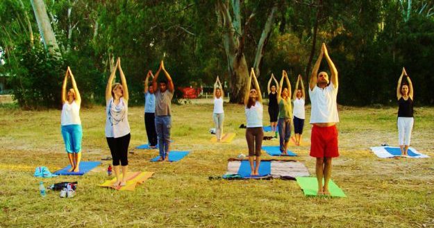 Μαθαίνουμε yoga δωρεάν | Check In Cyprus