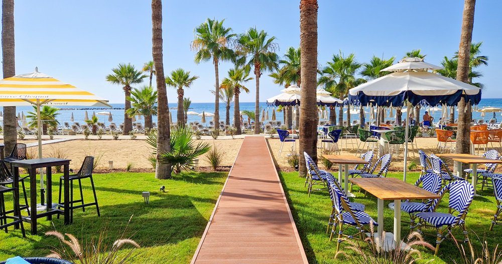 Το νέο all day beach bar-restaurant της Λάρνακας άνοιξε τις πόρτες του ...