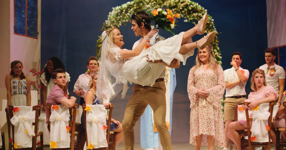 Σπάει ταμεία το musical Μamma Mia! | Check In Cyprus