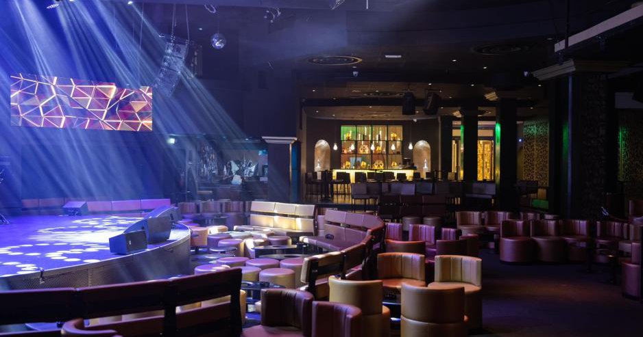 Notes Live: Ο Έλληνας τραγουδιστής που έρχεται για μια βραδιά στην ...