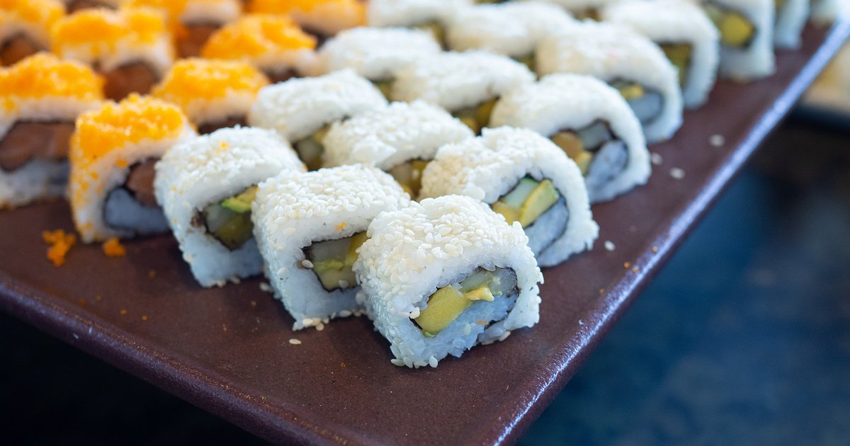 Ένα μαγαζί στο κέντρο, ετοιμάζει για μας το Sushi mass! | Check In Cyprus