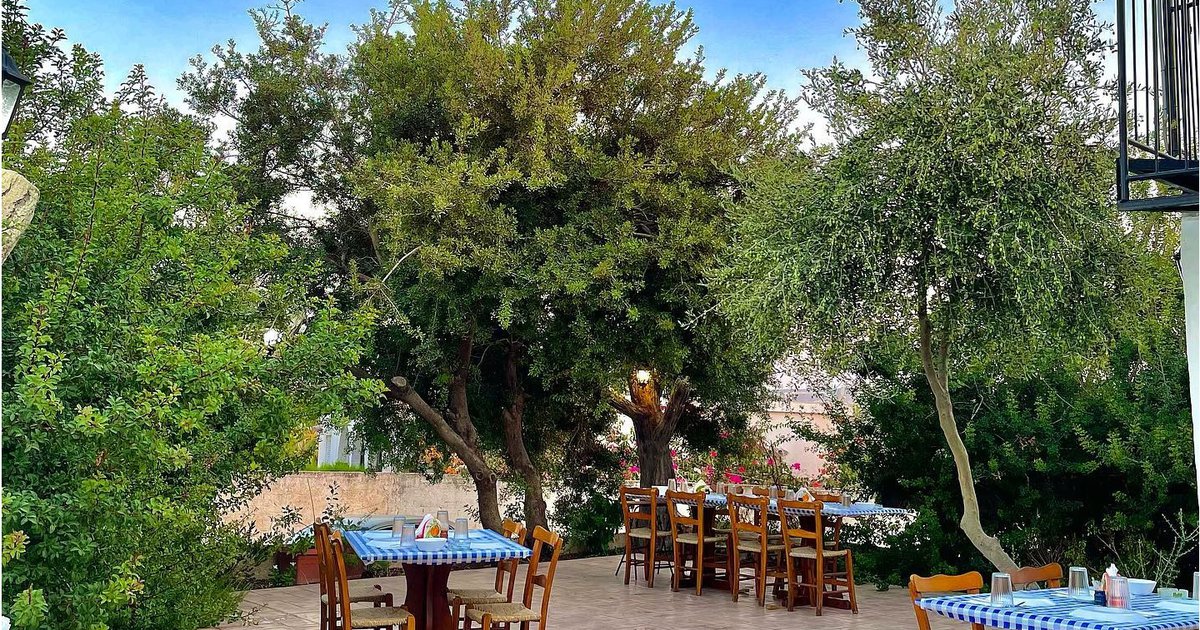 Μία ταβέρνα με δροσερή αυλή και ξεχωριστές κυπριακές γεύσεις | Check In ...
