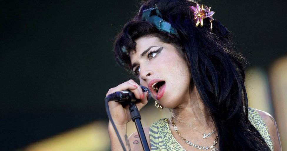 Φόρεμα της Amy Winehouse πωλήθηκε έναντι 243.000 δολαρίων | Check In Cyprus