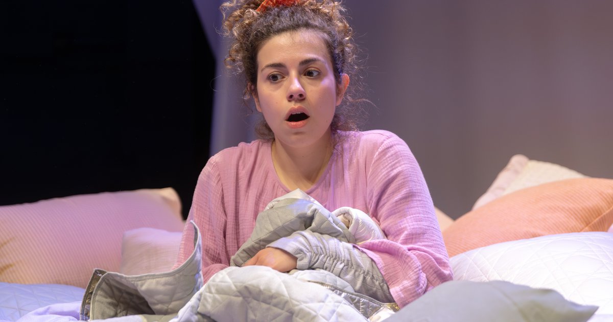 Πέντε τελευταίες παραστάσεις για το «Έλα Έλα» της Ξένιας Καλογεροπούλου ...