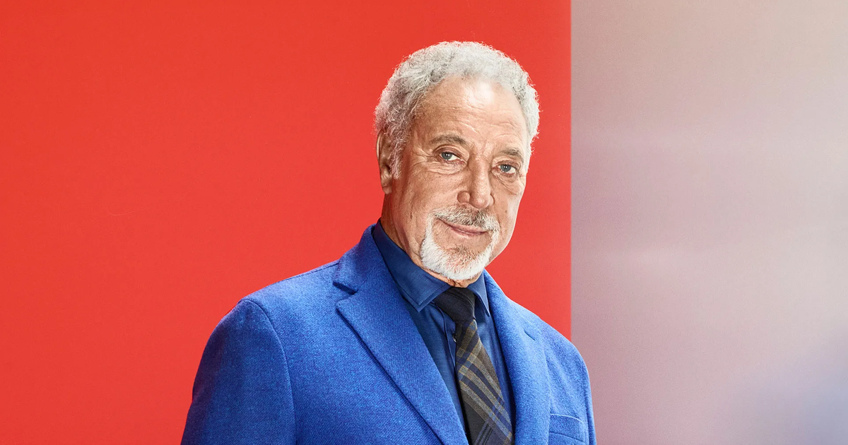O ζωντανός θρύλος Tom Jones έρχεται για πρώτη φορά στην Κύπρο | Check ...