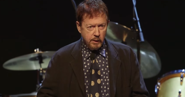 Πέθανε ο βραβευμένος συγγραφέας Τομ Ρόμπινς | Check In Cyprus