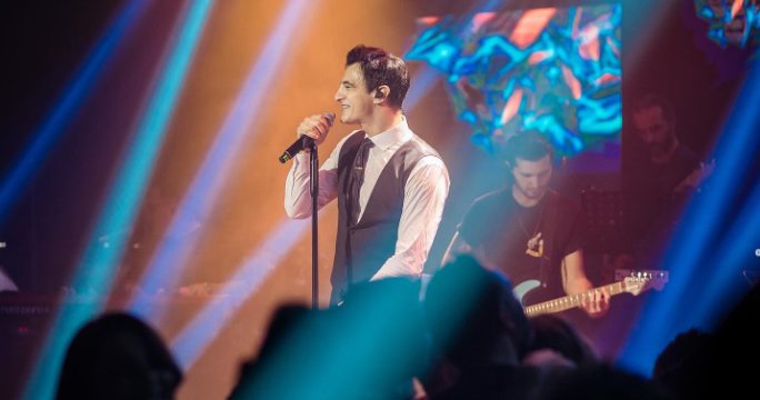 Οι Notes Live ανακοίνωσαν τον επόμενο καλλιτέχνη που θα ανέβει στη ...