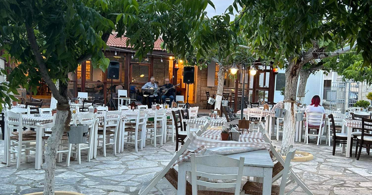 Ένα ωραίο ταβερνάκι με αυλή και ζωντανή μουσική | Check In Cyprus