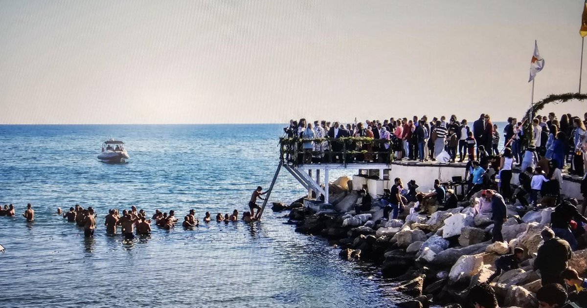 Η τελετή Αγιασμού των Υδάτων στην Αμαθούντα | Check In Cyprus