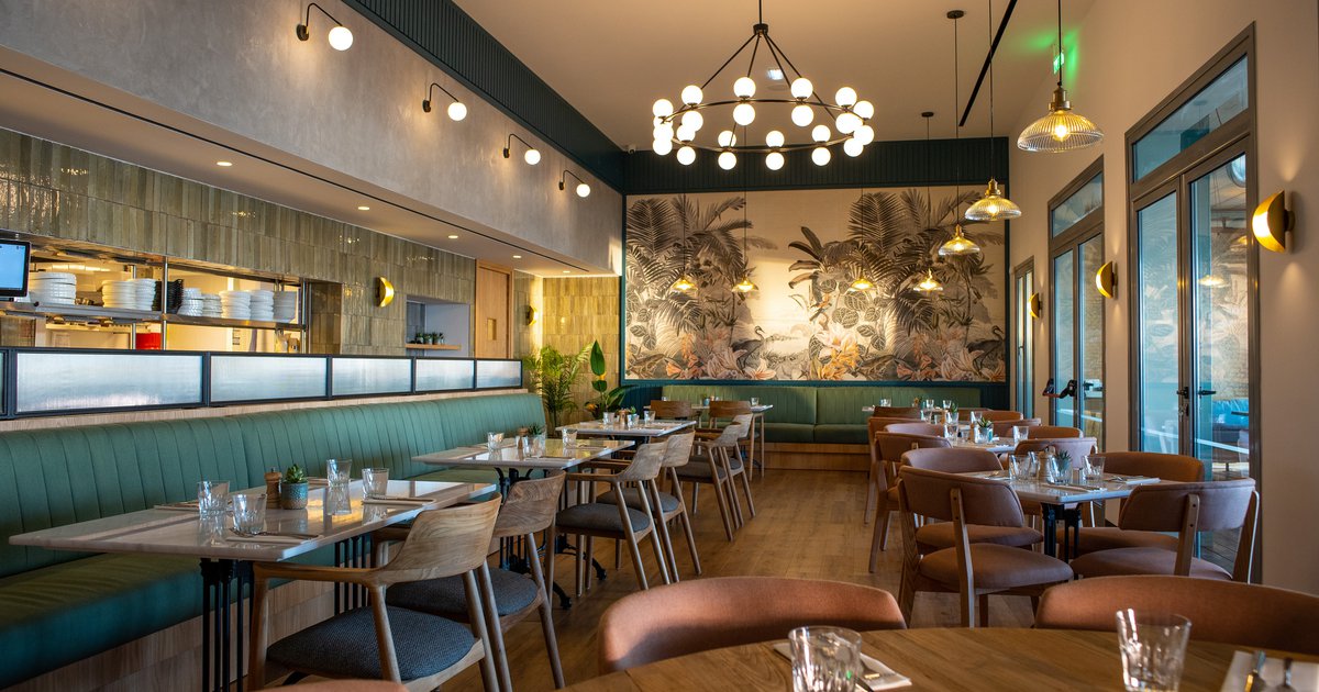 Ο Jamie Oliver μάς υποδέχεται στη Λεμεσό, με θέα το απέραντο γαλάζιο | Check In Cyprus