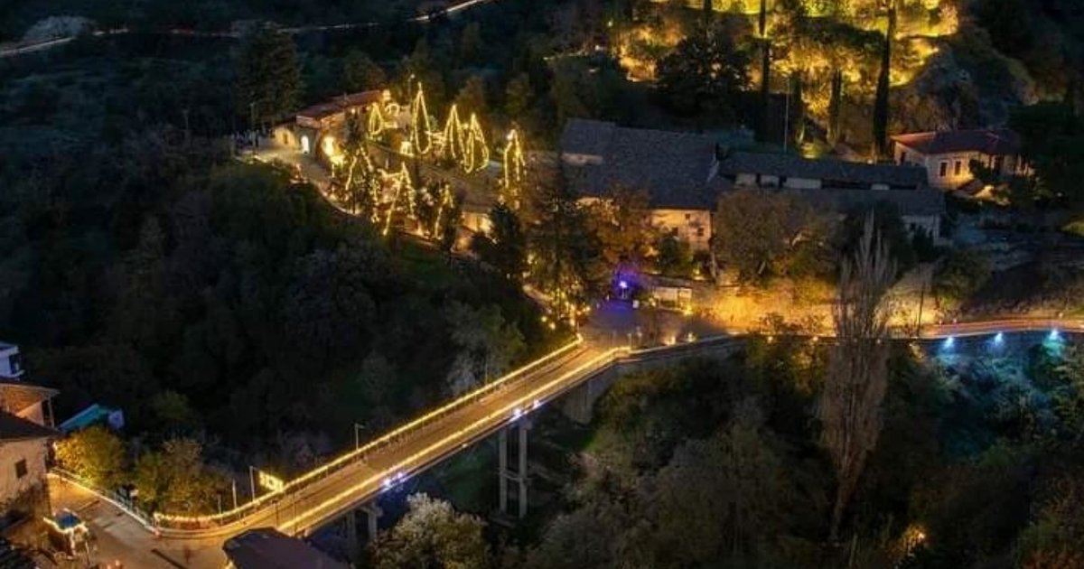 Οι πρώτες φωτογραφίες από το χριστουγεννιάτικο χωριό στον Καλοπαναγιώτη ...