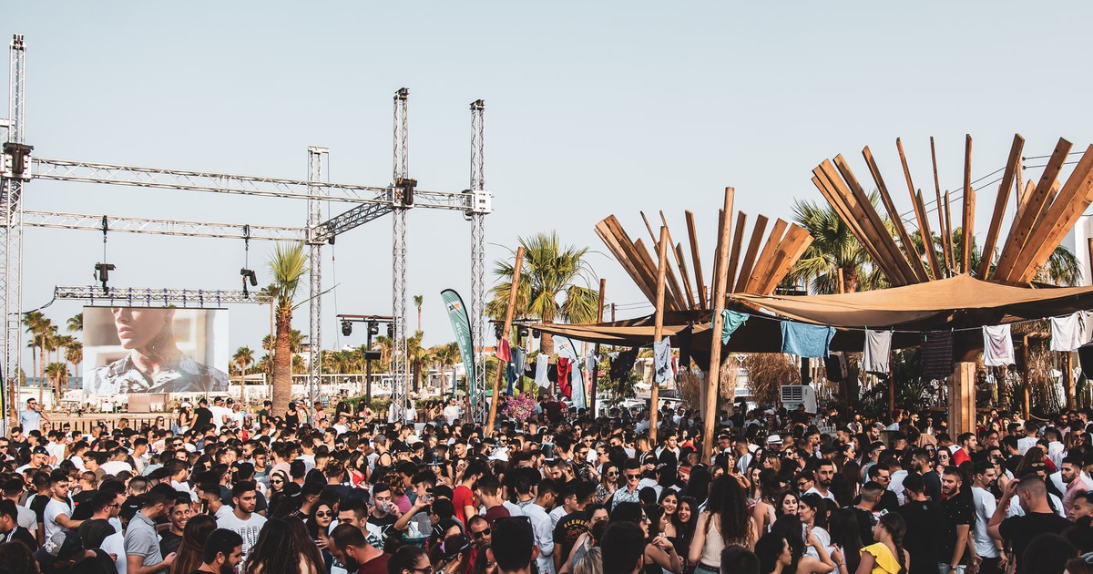 Μια βραδιά αφιερωμένη στα 90's, στο Nava Seaside | Check In Cyprus