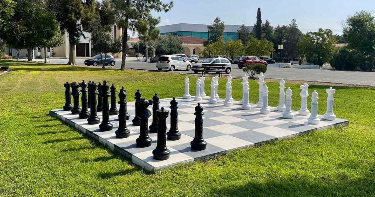 Το νέο installation της Λευκωσίας μάς καλεί να παίξουμε σκάκι! | Check ...