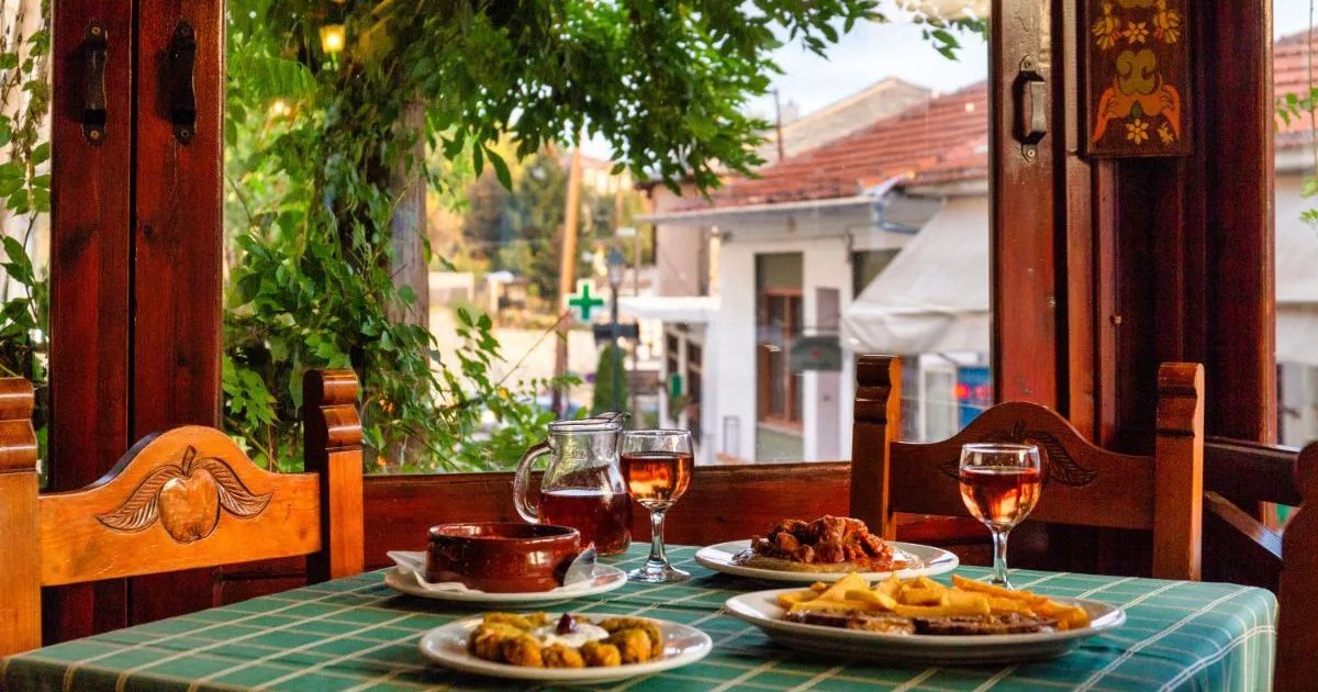 5 ταβέρνες για να φάτε και να πιείτε καλά αυτές τις γιορτές | Check In ...