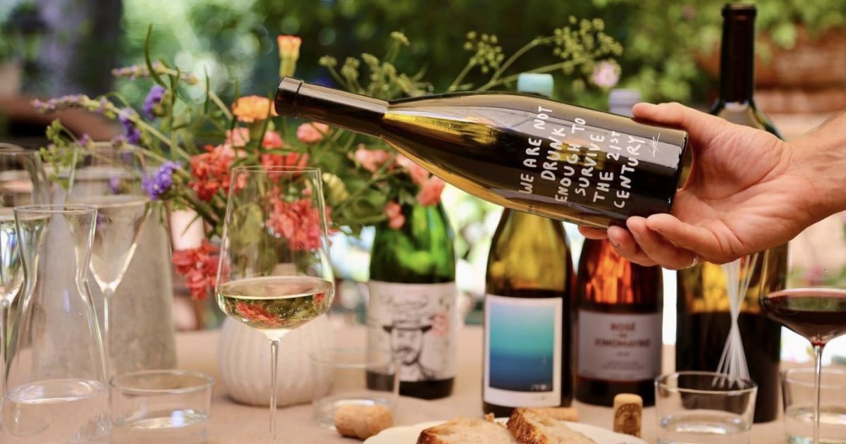 Αυτό το pop up wine bar πάει... Volta σε γνωστό παραθαλάσσιο μαγαζί ...