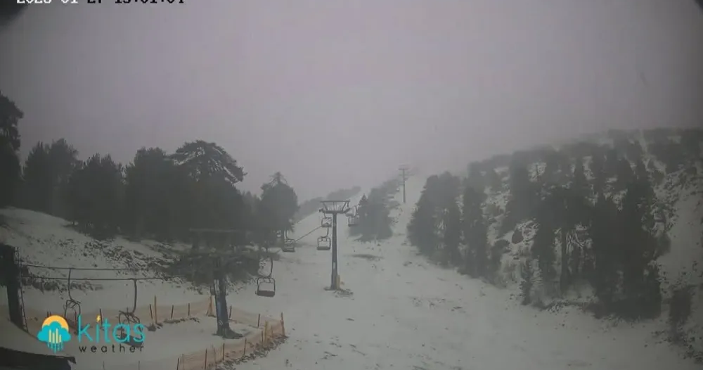 Άρχισε να χιονίζει στο Τρόοδος (εικόνα) | Check In Cyprus