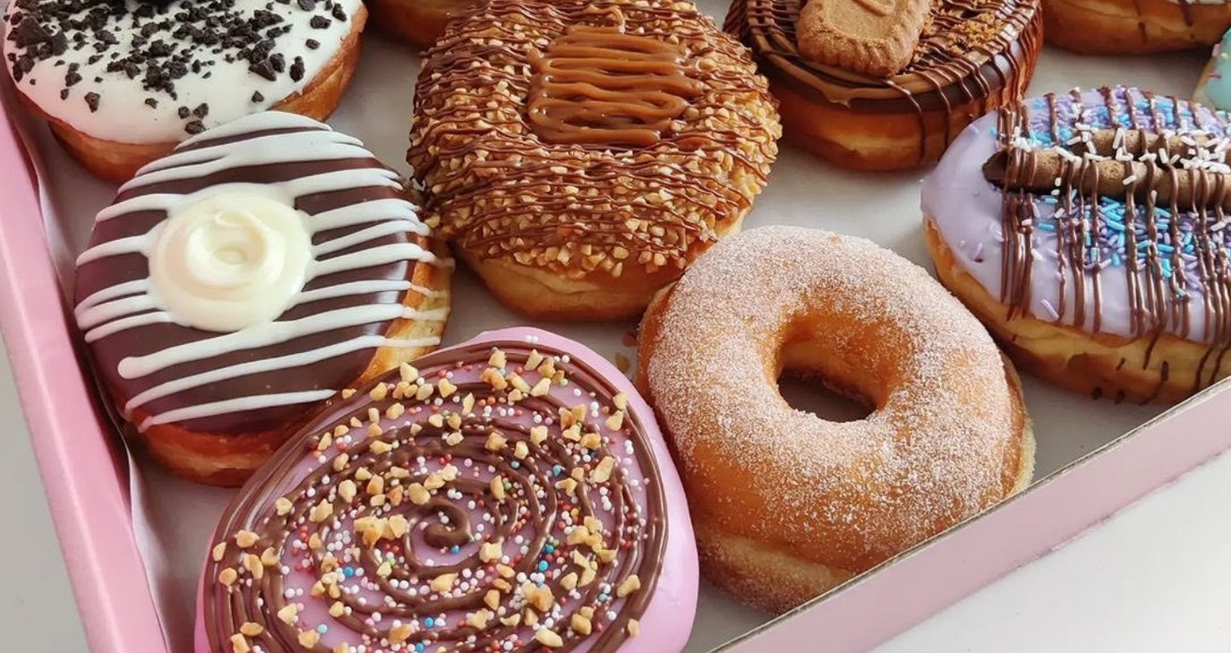 Γνωστό μαγαζί θα σερβίρει λαχταριστά donuts σε νέο location | Check In ...